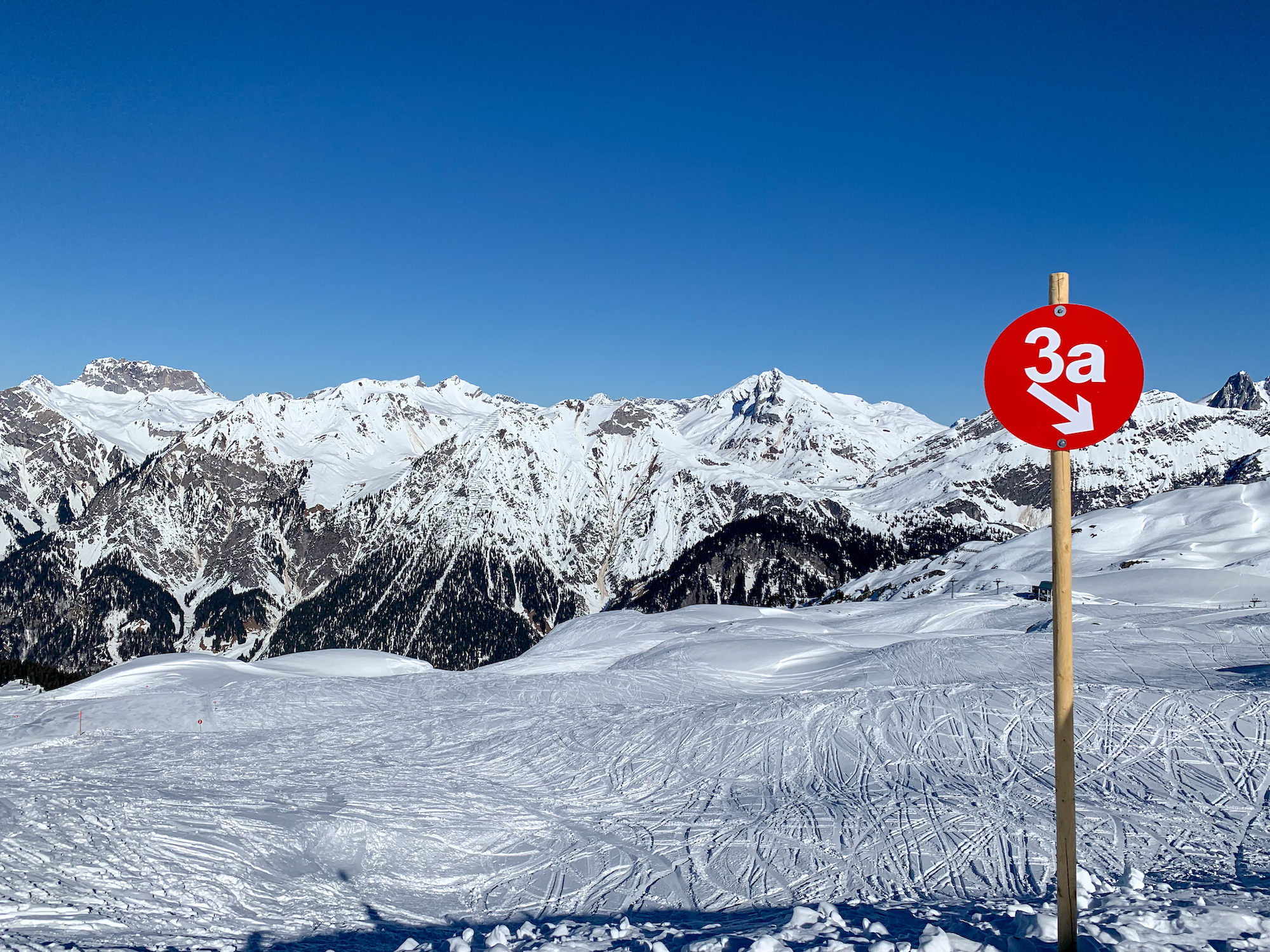 Pistenmarkierung: Blaue, rote oder schwarze Skipiste?