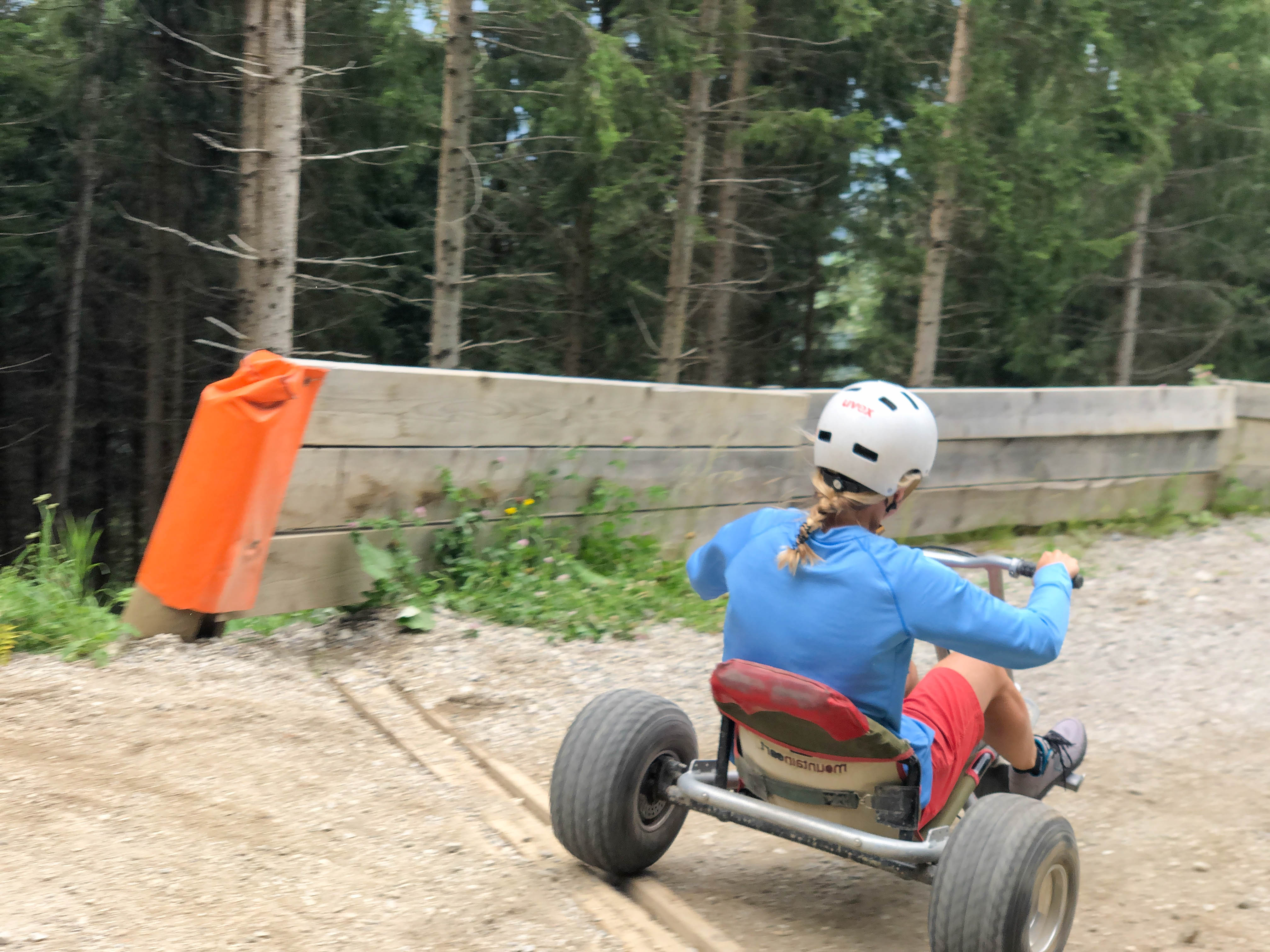 Racen met mountain carts op de Muttereralm bij Innsbruck