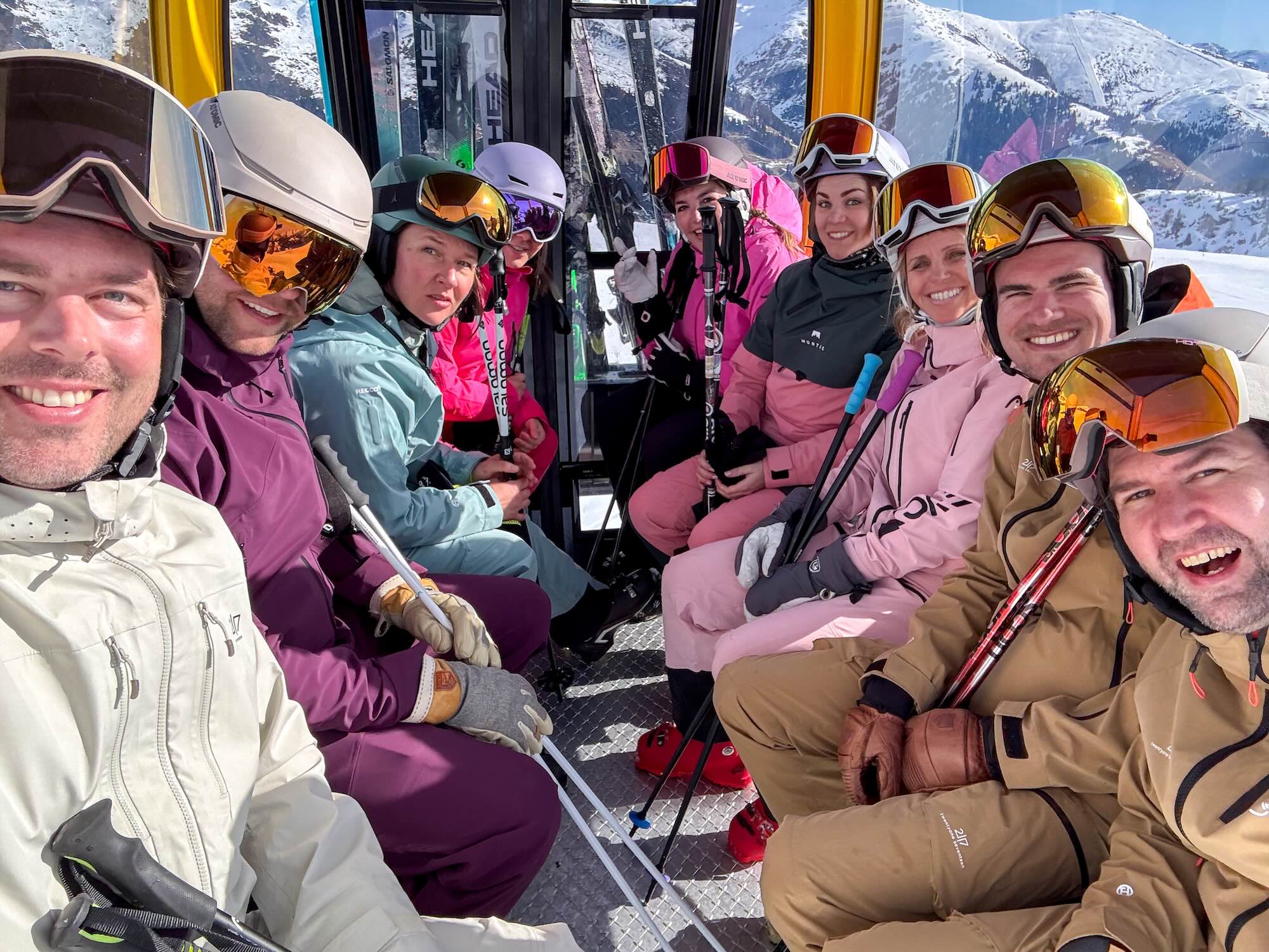 Freunde, Schnee und Après-Ski: Skigebiete für euren Wi...