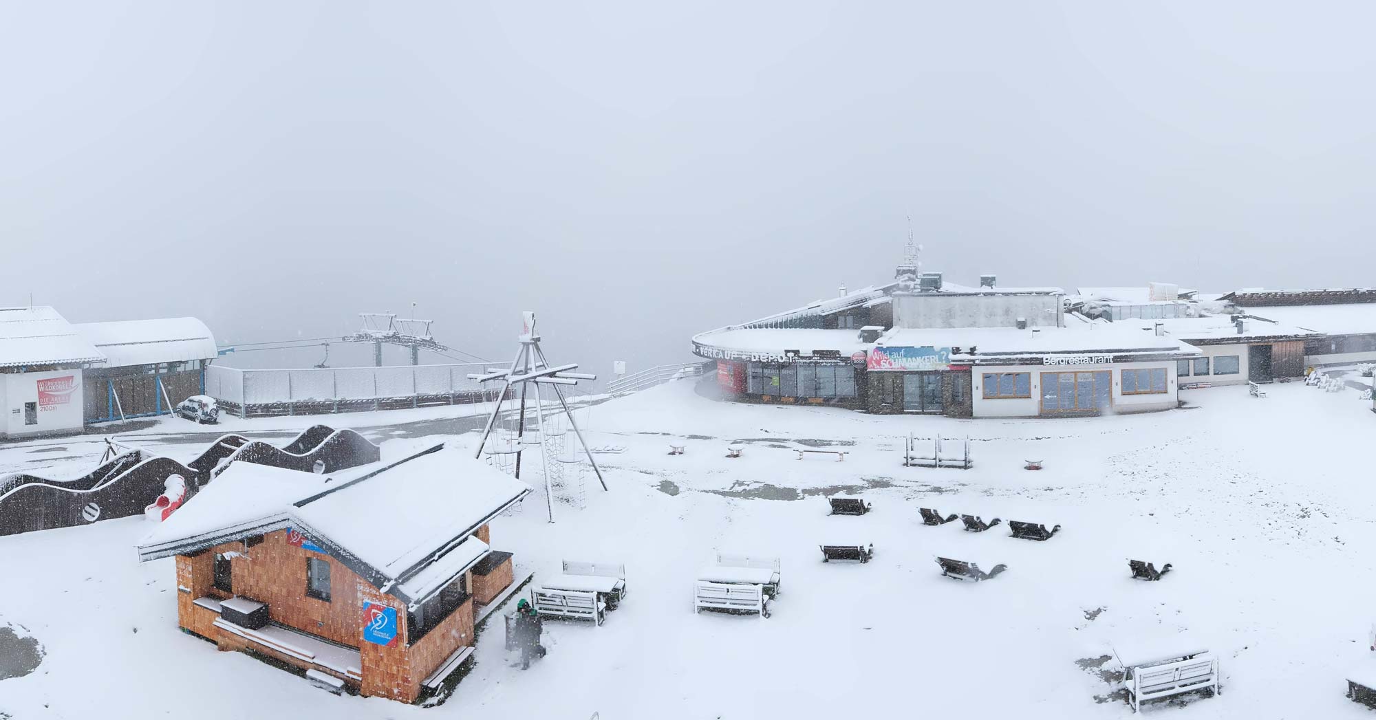 Juni of winter? Dikke sneeuwvlokken in de Alpen