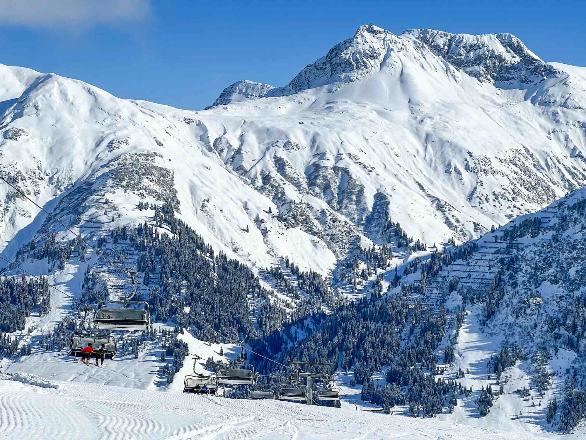 Kaiserwetter en sneeuwval: dit weekend 10-30 cm verse...