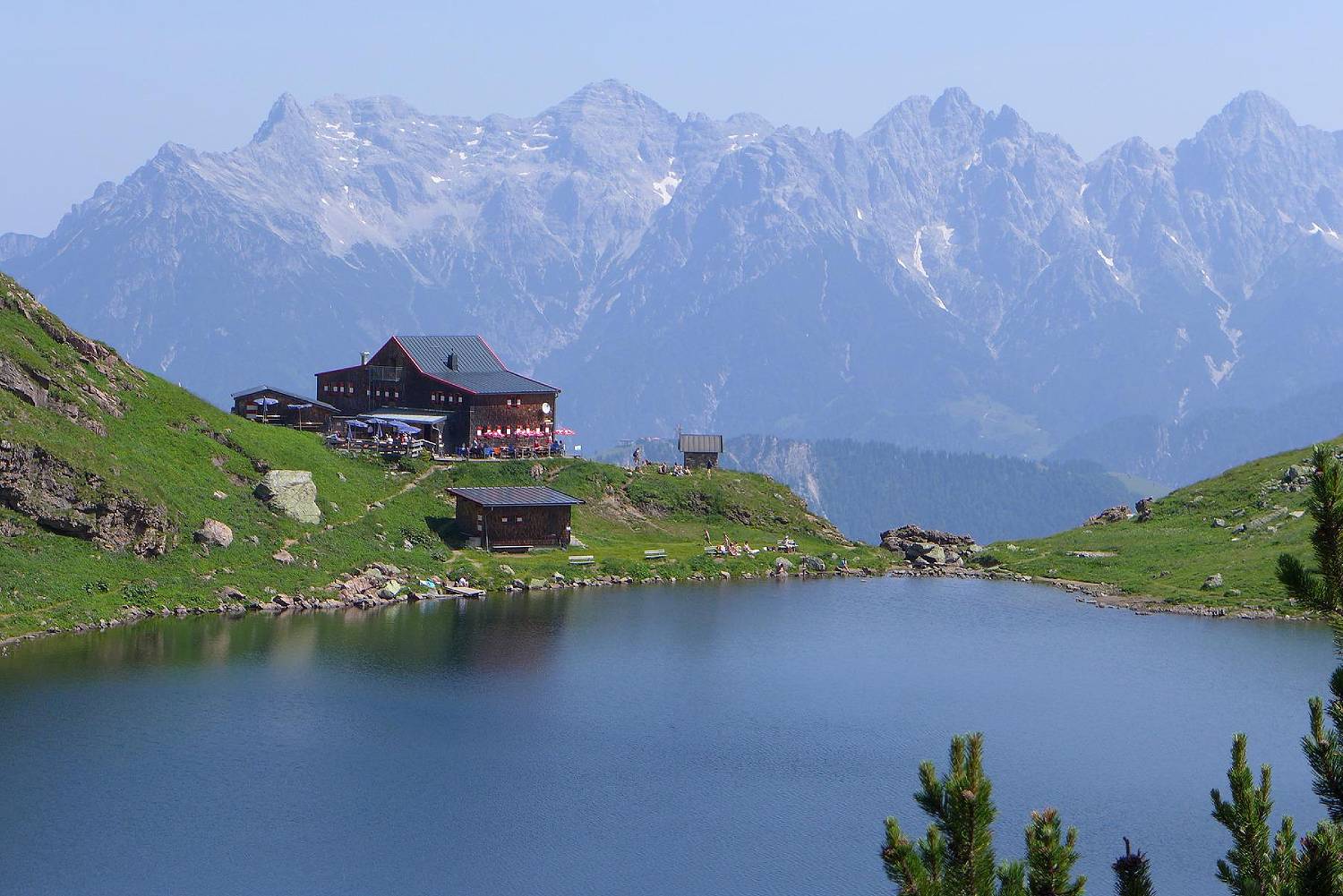Die 5 schönsten Hütten mit eigenem Bergsee
