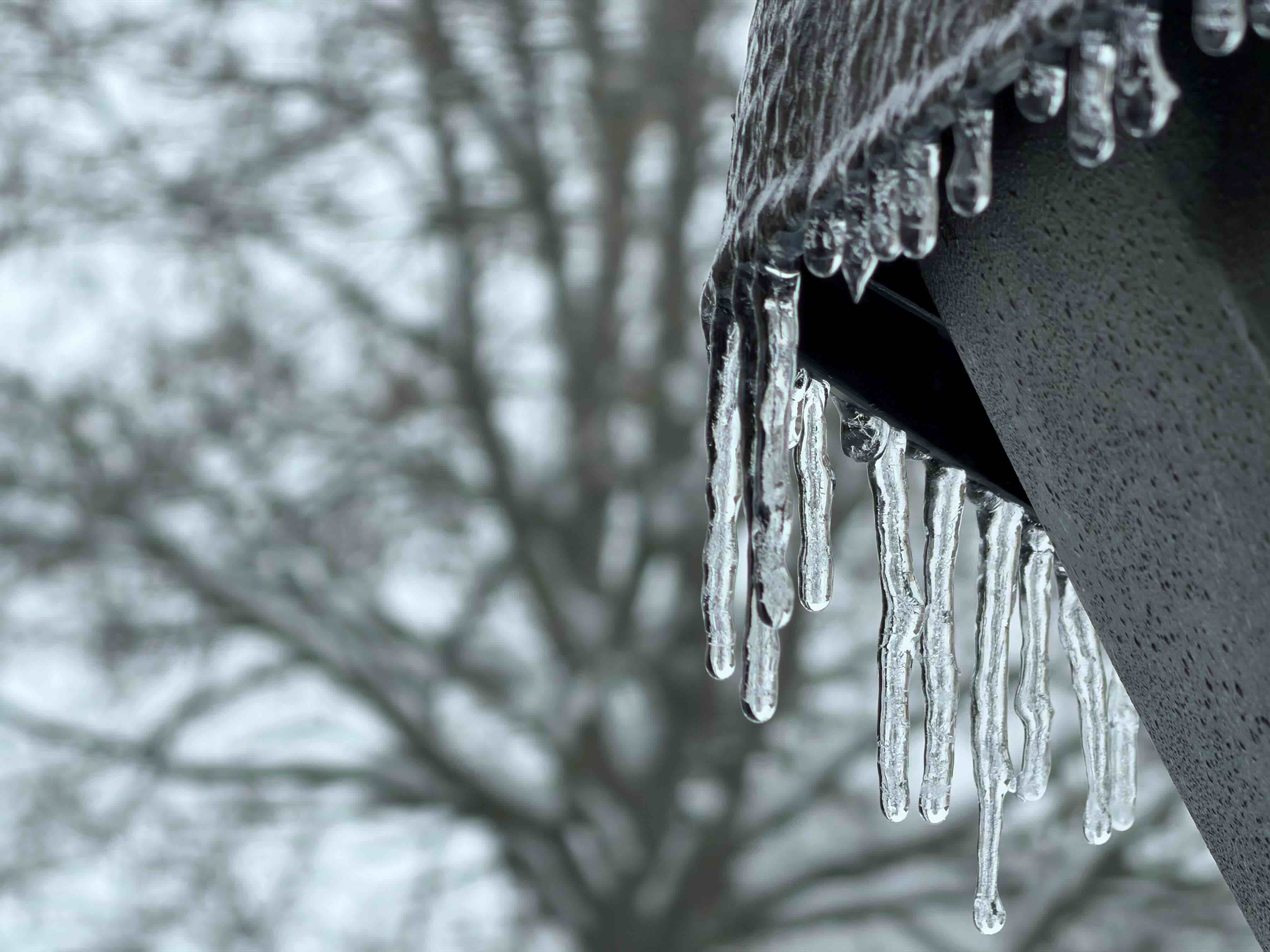 Na sneeuw en vorst nu ijzel: Alpen kampen met gevaarli...